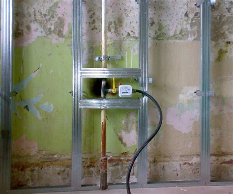 Как спрятать газовую трубу на кухне - зашиваем стояк гипсокартоном ...
