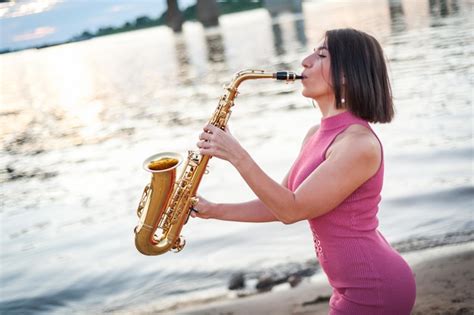 Premium Photo Woman Playing The Saxophone At Sunset