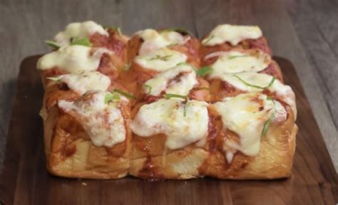 Chicken Stuffed Cheesy Garlic Bread A Rich Simple And Mouthwatering Meal