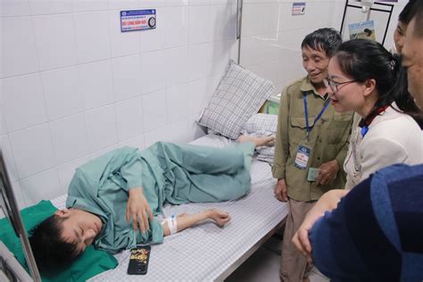CÔNG TÁC XÃ HỘI TRONG BỆNH VIỆN SỰ SẺ CHIA VỚI NGƯỜI BỆNH HOÀN CẢNH