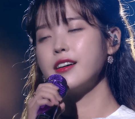 아이유 가을아침 무료 듣기 가사