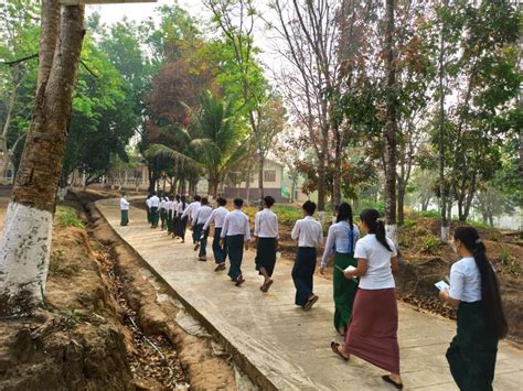 ကလိန်အောင်မြို့တွင် ကျောင်းသား၊ ကျောင်းသူများ တက္ကသိုလ်ဝင်တန်းစာမေးပွဲ