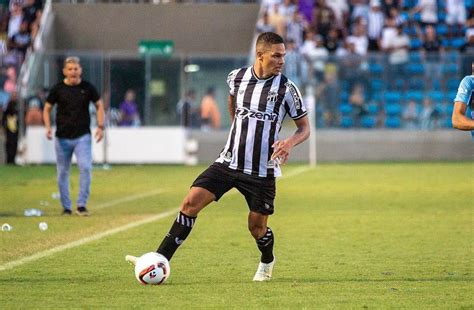 Avaí negocia contratação do lateral direito Igor Inocêncio futebol ge