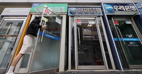 이자이익 ‘돈방석 안 놓는 은행권대출 증가세 ‘주춤해도 금리 더 올린다 머니뭐니