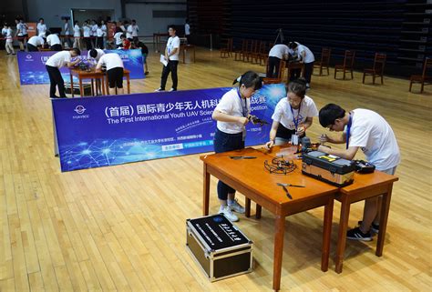 首届国际青少年无人机科学营及挑战赛开赛比赛