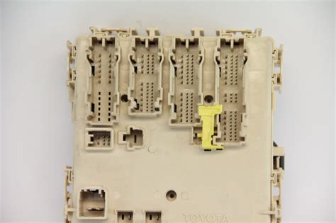 Scion Tc 11 16 Interior Under Dash Relay Fuse Box 89221 21040 82730