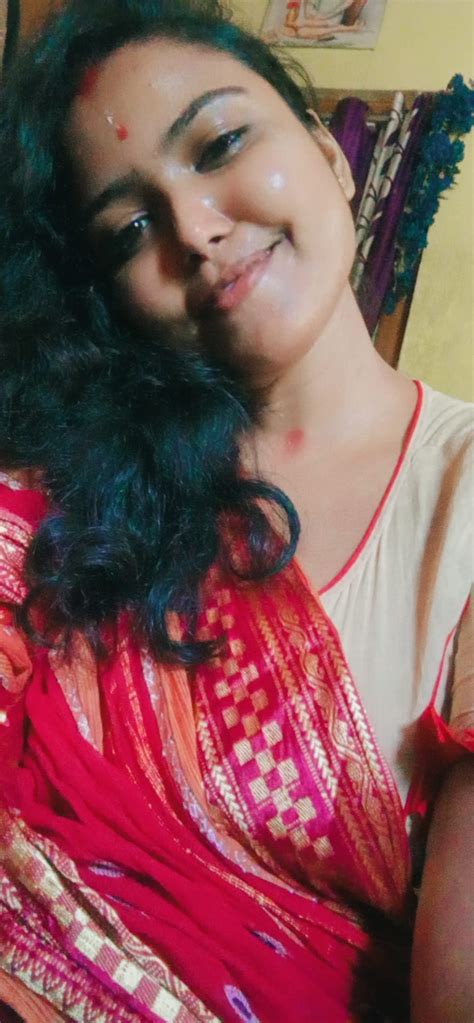 ছোটো থেকেই দেখেছি মা কে বাড়িতে শাড়ি পড়তেই বিশেষ করে বাড়িতে বিশেষ