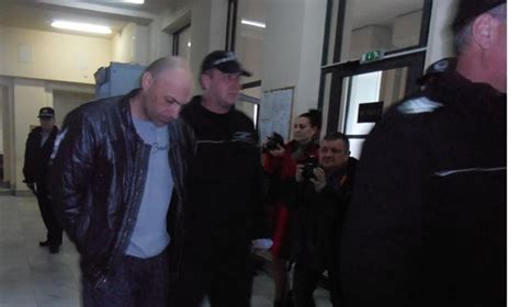 Пуснаха под домашен арест сводник грижел се за баба си