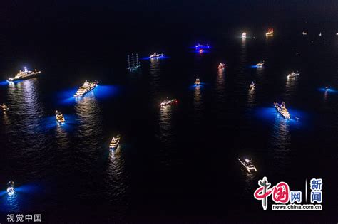 航拍摩纳哥游艇展盛况 豪华游船夜间上演炫彩光影秀 新闻中心 温州网