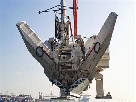 我国首次深水犁式挖沟机海试成功 海洋财富网
