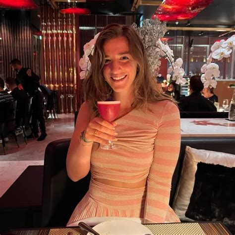 Naomi Simonis Naomisimonis • Threads Say More