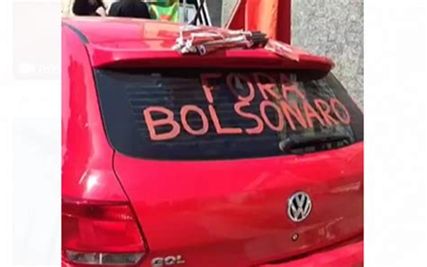 Manifestantes Realizam Ato Contra Bolsonaro Em Lavras MG Sul De
