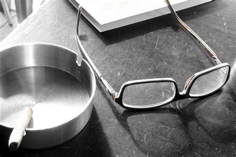 Contact Lenses Vs Glasses Difference And Comparison Diffen