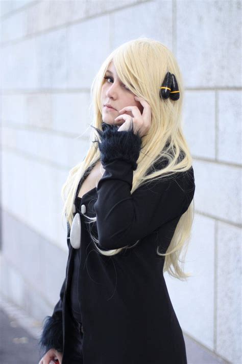 Pokemon Champion Cynthia Cosplay