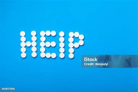 Word와 블루 종이 배경에 흰색 정제의 도움말 텍스트에 대 한 장소 최고의 볼 수 있습니다 0명에 대한 스톡 사진 및 기타 이미지 Istock