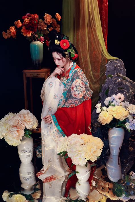 📷｜“云想衣裳花想容，春风拂槛露华浓”西瓜不要加啵啵 站酷zcool