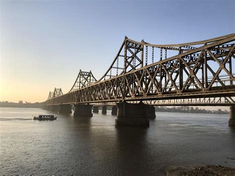 實拍中朝鴨綠江大橋，我國獨資22億修建，為何建成7年還不通車？ 每日頭條