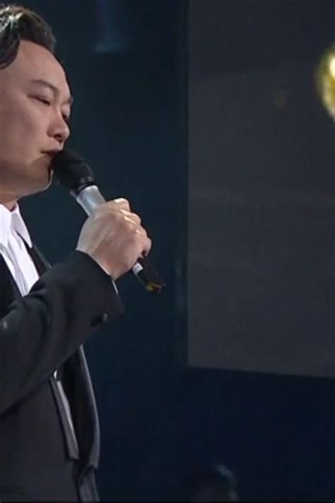 2015金曲獎最佳男歌手陳奕迅eason《八號風球》組曲歌單娛樂新聞 Vogue時尚網 Vogue Taiwan