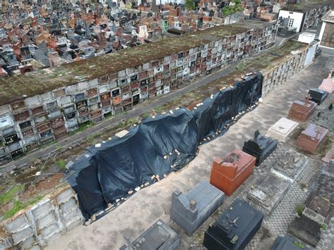 Santos SP irá demolir e reconstruir jazigo quebrado no Cemitério da