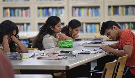 ინდოელი სტუდენტების რაოდენობა რეკორდულ ნიშნულზეა Bpn Ge