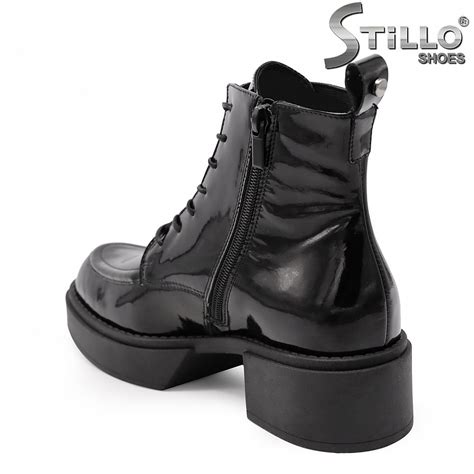 Боти от естествен лак с ластик на дебела подметка 43296