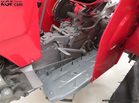 A Fully Restored Massey Ferguson Mf165 Massey Ferguson Red £ 12995