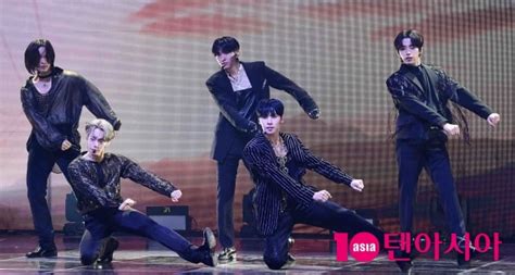 TEN 포토 원어스 새로운 출발 텐아시아