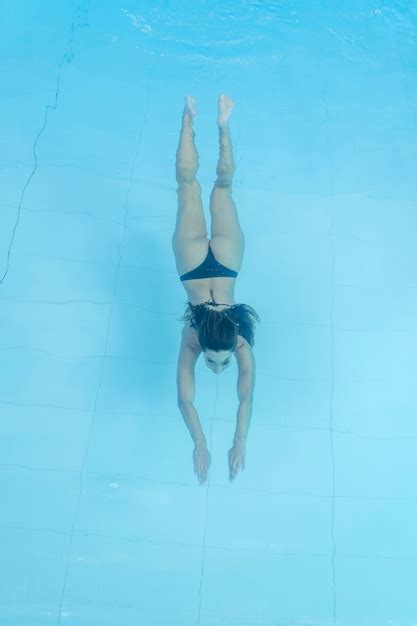 88000 Diving Pose Pictures