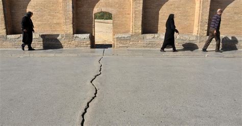 فرونشست زمین، ۱۰۳ مدرسه را در اصفهان تعطیل کرد ایندیپندنت فارسی