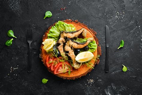 야채와 스테이크 스 터전 물고기 바베 큐 평면도 텍스트를 위한 여유 공간 굽기에 대한 스톡 사진 및 기타 이미지 굽기 델리