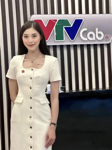 N M Sau Gi I Ngh Hoa Kh I B Ng Chuy N Ng Thu Huy N T Tin Di N Sexy Th S C V I Vai Tr Mc