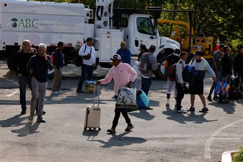 Nyc Reviewing 750 Extra Sites To House Migrants During Buckling