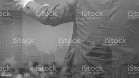 컨퍼런스 사진 청중과 연설자 Ceo 포럼에서 세미나 발표자 교육 강의의 부동산 전문가 투자자 피치 프리젠 테이션 워크샵