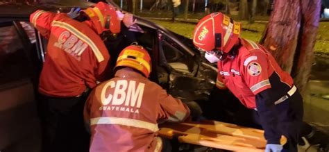 Así Rescataron A Mujer Que Quedó Atrapada En Su Auto Tras Accidente En