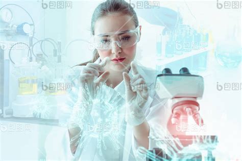 药物研究实验室中的生化研究科学家小组与显图片 包图网企业站