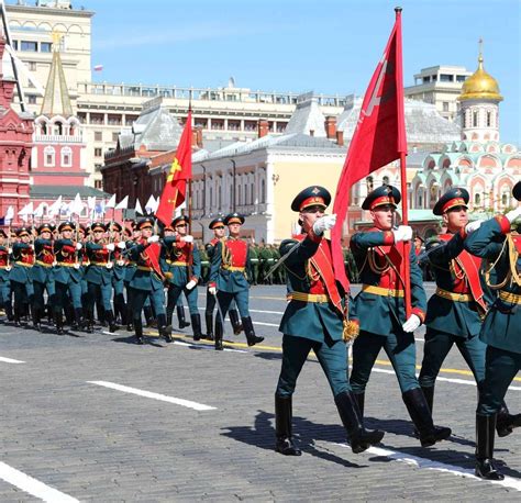 Господа не троньте Парад в День Победы… Политическое обозрение
