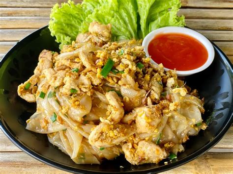 คอฟฟี่ มีเขา ก๋วยเตี๋ยวคั่วไก่หรือก๋วยเตี๋ยวคั่วทะเล