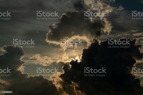 일몰 이나 일출에 구름과 아름 다운 하늘 자연 배경 개념에 추상적 인 배경 0명에 대한 스톡 사진 및 기타 이미지 0명