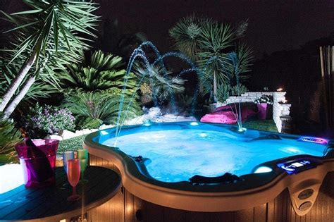 Do Hot Baths Help Sore Muscles Hot Tub Magic