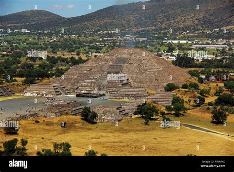 Pirámide De La Luna En Teotihuacán México Fotografía De Stock Alamy