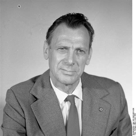 9 ноября 1919 г родился Вернер Эберлейн скончался 11 октября 2002 — немецкий политик член