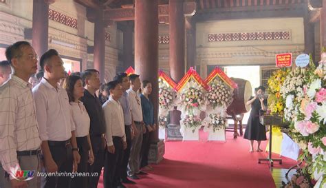 Hội Doanh Nhân Trẻ Tỉnh Và Hiệp Hội Vận Tải ô Tô Nghệ An Tặng Quà Gia