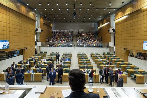 Projeto de Tarcísio que reajusta salário dos policiais civis e
