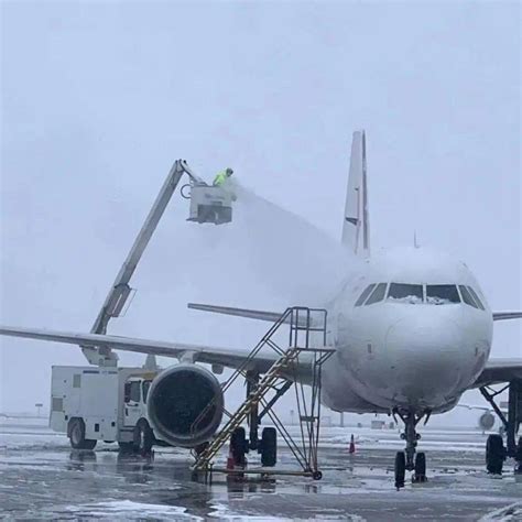 合肥机场全力做好除冰雪保障工作 航班 组织 束红波