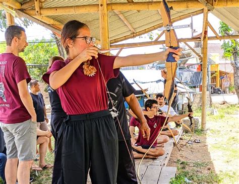 Pesilat Belanda Belajar Ketapel