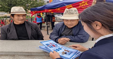 守住钱袋子 护好幸福家——类乌齐县人民检察院开展防范和处置非法集资宣传活动群众