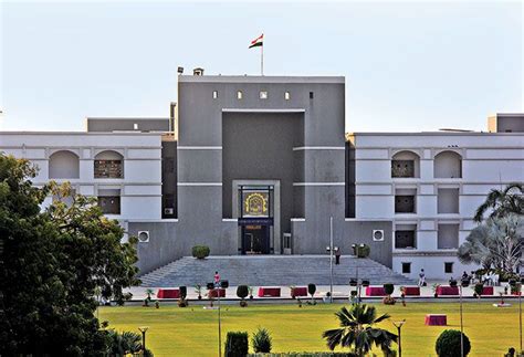 Hc Slaps Rs 2 Lakh Fine For Maligning Judges Lawyers