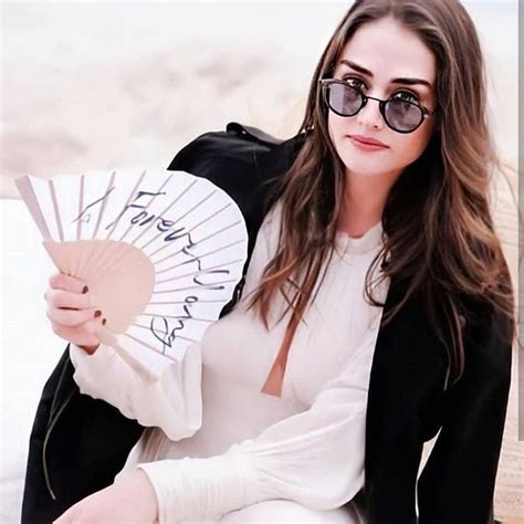 Haleem Sultan Weared A Glasses And Have Hand Fan Turkish Women Beautiful Indian Actress Pics