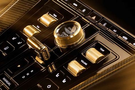 アストンマーティン Db12「ゴールドフィンガー エディション」を発表。次のボンドカーは、これになるのか！？ 2 2 Webモーターマガジン