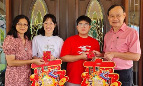 倪可汉夫妇昨见救命恩人，感谢及时通报纵火事件